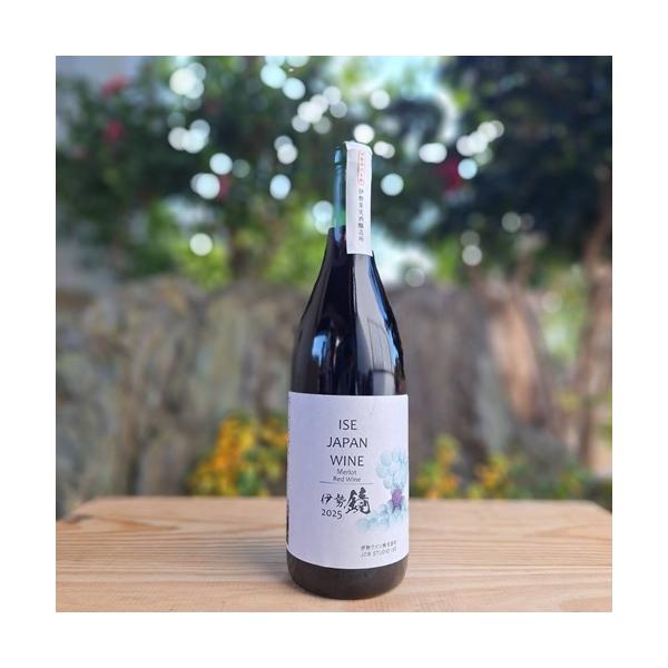 ■品目　果実酒【日本ワイン】■原材料　ぶどう（伊勢市産100%）/酸化防止剤（亜硫酸塩）■品種　メルロー■製造者　伊勢ワイン株式会社■内容量　720ml / アルコール分：12% / 保存方法：14℃以下で保存■味わい香りを際立たせるために...