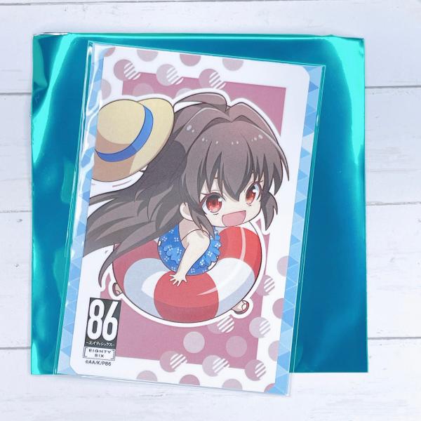 描き下ろしイラストを使用した貼ってはがせるカードステッカーになります。サイズ：83×52ｍｍ