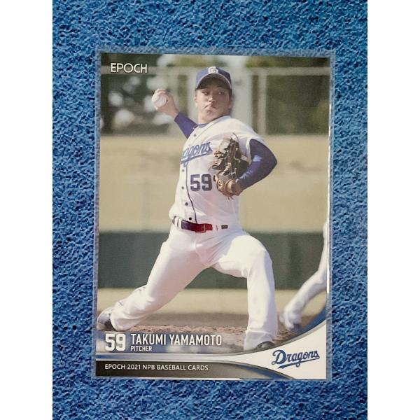 今年度のルーキーを含む監督・選手・OB総勢444名を収録