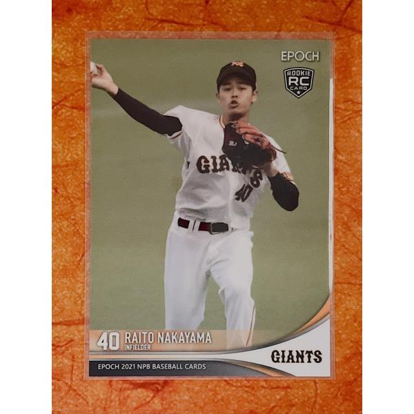 今年度のルーキーを含む監督・選手・OB総勢444名を収録