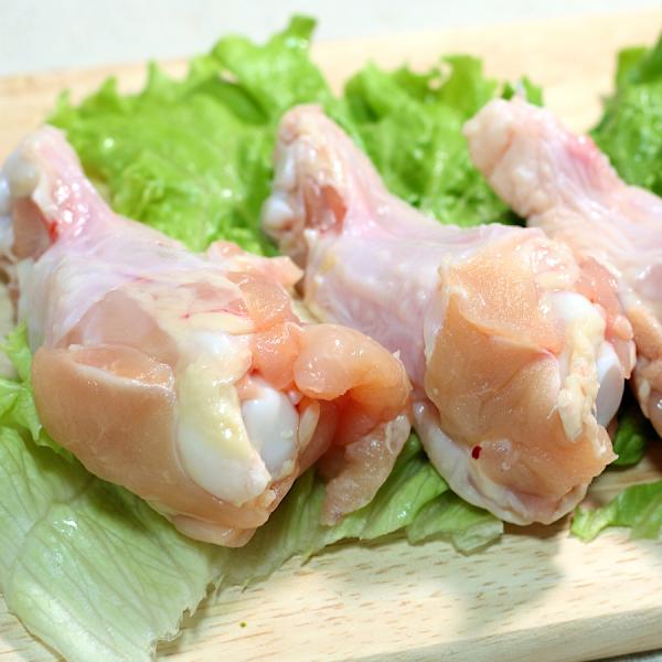 産地　長崎県南島原市内容量　雲仙しまばら鶏手羽元(360g)　（6〜7本入り)　※時期によって、若鶏の大きさが異なる為、　　5本入りになる場合もございます。賞味期限　発送日を含み30日(冷凍保存)配送形態　クール宅急便（冷凍）宅配業者　ヤマト運輸