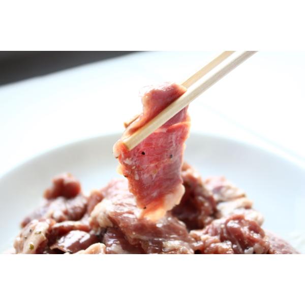 最高級部位の肩ロースです。お肉本来の旨味と柔らかさが味わえます。原料原産地羊肉（オーストラリア産）原材料名羊肉（オーストラリア産）保存方法冷凍（-18℃以下）賞味期限製造日から100日製造者名ゴエモンミート株式会社