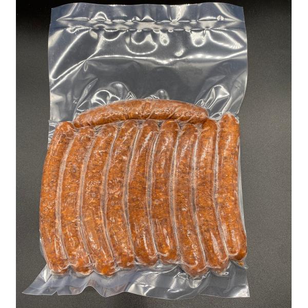 メルゲーズとは北西アフリカで生まれ、フランスなどでも親しまれているソーセージ。羊肉を使用し、チリペッパーなどを利かせたスパイシーな味が特徴です。原料にフランス産マトンを使用。ロックフォールチーズの原料となるマトンで、甘みのある脂が特徴です。...