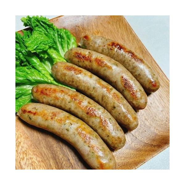 天日塩を沖縄の海水で溶かし平釜でじっくりと煮詰めたまろやかな塩「シママース」。この美味しい塩を使用して作られたフランクです。ニンニクがしっかりと効いたパンチのある美味しさ！1本90gとボリュームもあります。ジューシーで旨味たっぷり。ビールと...