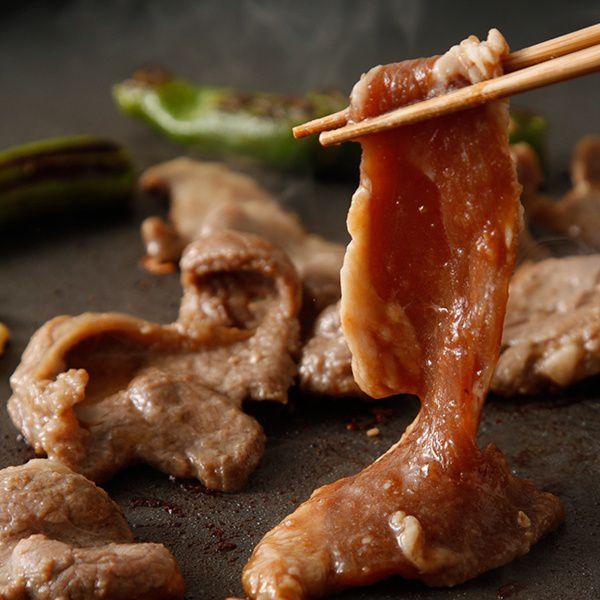 創業より変わらぬタレに、ラムの肩ロース肉だけを使って、ジンギスカンにしました。やわらかくジューシーなラム肉を味わってください。ラムジンギスカンといえば、ちょっと苦手という方でも、ぜひ味わってみてほしい商品です。やわらかく臭みの少ないラム肉は...