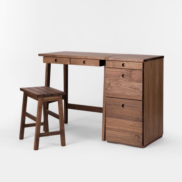 【商品名】スツール【シリーズ名】Pretto（プレット）【カラー】OAK：オーク／BC：ブラックチェリー／ WN：ウォールナット【サイズ】幅40cm × 奥行き27cm × 高さ44cm【材質】本体：無垢材【塗装】オイル塗装【ブランド】CL...