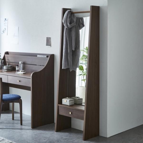 【商品名】スタンドミラー KIORA（キオラ）【サイズ】幅54cm × 奥行き30cm × 高さ170cm【材質】前板：ホワイトオーク突板・ウォールナット突板【塗装】ウレタン塗装【生産国】日本【備考】F☆☆☆☆【デザイナー】Raito Sh...