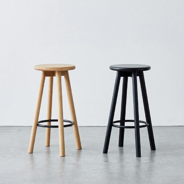 【商品名】スツール AINO（アイノ）【カラー】OAK：オーク・BK：ブラック【サイズ】幅47cm × 奥行き47cm × 高さ72cm × 座面直径35cm【材質】オーク無垢・スチール【塗装】ポリウレタン塗装・粉体塗装【備考】脚置きの高さ...