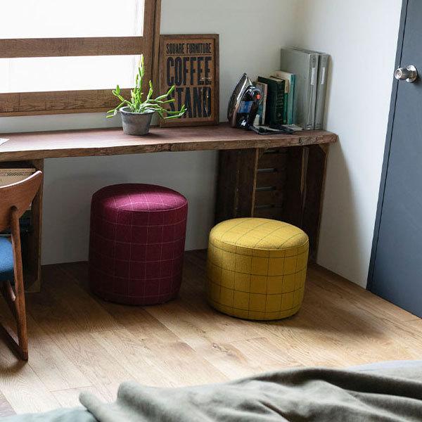 【商品名】Column Stool（コラム スツール）【張地カラー】Sシリーズ／Wシリーズ／Iシリーズ／Tシリーズ【サイズ】S：直径38cm × 高さ33cmM：直径38cm × 高さ43cmL：直径38cm × 高さ62cm【材質】木枠・...