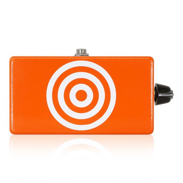 EF105 Drum Thingはまるで打楽器のようなノイズボックスです。むしろエレクトリックドラムといってしまっても良いかもしれません。または奇妙なマイクのように感じるかもしれません。手で叩くも足で踏むも、出てくる音は全てあなた次第です！...