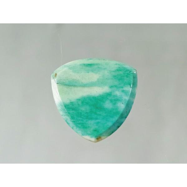 Cow Bone Tri Pick Chamfer Green Smallは、牛の骨を素材としたトライアングルタイプのピックです。小振りで持ちやすいサイズとなっており、コードよりもリードや速いプレイに向いたスタイルです。牛骨はギターやベース...