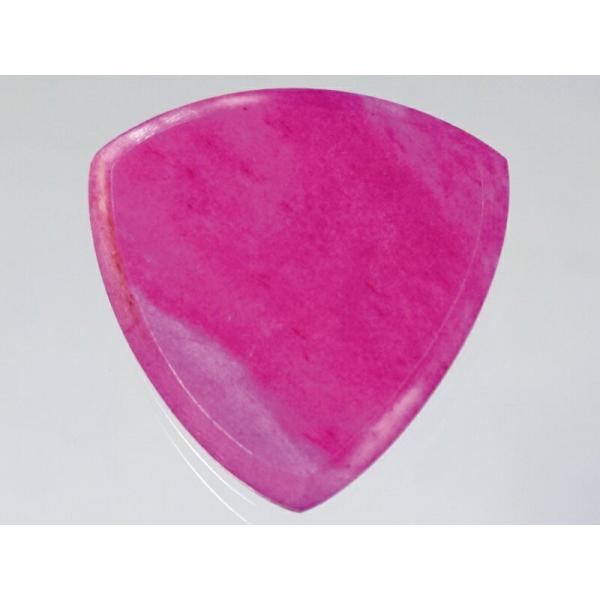 Cow Born Tri Pick Chamfer Pinkは、牛の骨を素材としたトライアングルタイプのピックです。牛骨はギターやベースのナットやアコースティックギターのエンドピンなどに使われる素材で、ギターの弦とも相性がよく、自然な響きを...