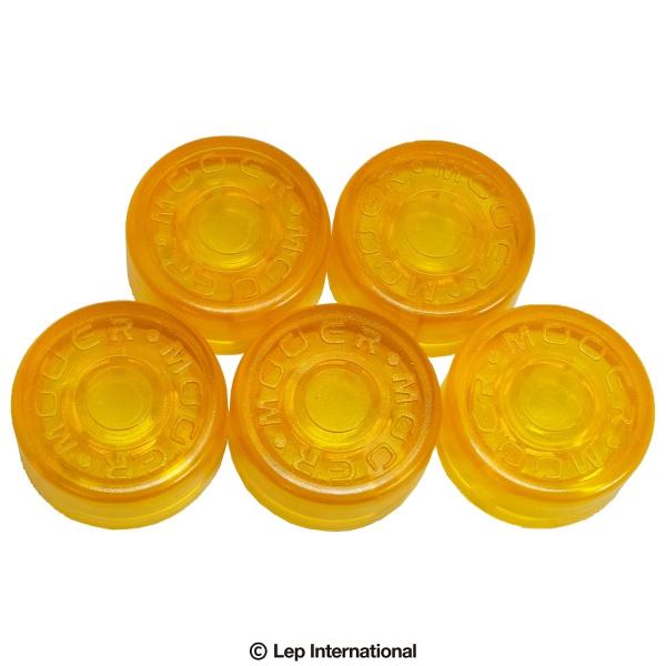 Mooer Footswitch Hatは、フットスイッチに取り付けて操作性を高めることのできるカラフルでシンプルなプラスチック製のフットスイッチハットです。スイッチ部の視認性を高め、またスイッチ自体の高さも上げることができます。遠くに置い...