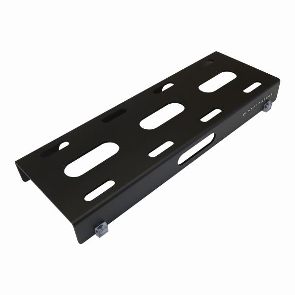 【発売日：2025年07月18日】One Control Solid Board PBS4014は、金属製の強靭なペダルボードです。3mm厚のアルミニウム合金を使用し、高い耐久性と軽量さを実現しました。3〜6台程度のコンパクトエフェクターを...