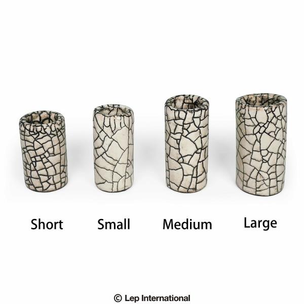 Star Singer Slides Desertは、砂漠の砂のように白いスライドに、美しい有機的なクラックルが描き出すパターンがはっきりと浮き上がるようなスライドです。・英国グラストンベリーで手作業で制作される陶器製ギタースライド・独自の...