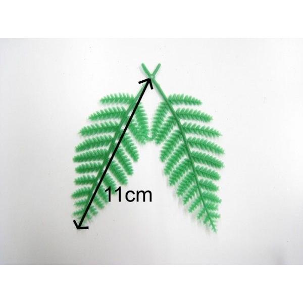 ウラジロ　小　10枚入り縦：約11cm(多少誤差あり。詳細は画像で。) ポリ製ウラジロ　小　10枚入りです。大量仕入の当社ならではの低価格でご提供します。業者様向けの卸価格をすべてのお客様に。※色合い等の仕様は変更になる場合がございます。ご...