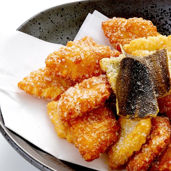 葉脈の浮き出た木の葉にざらめ砂糖をつけ、露に濡れる木の葉を表現しました。甘辛くしょうがの効いた風味です。