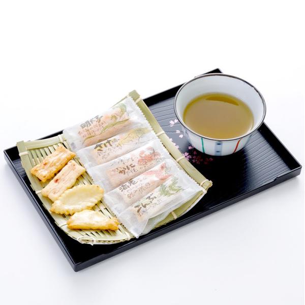 明太子、かに、木の葉、ひょうたんなど8種類の珍味のあられを和紙袋に個包装しました。それぞれの袋に印刷された「詩」も楽しい商品です。