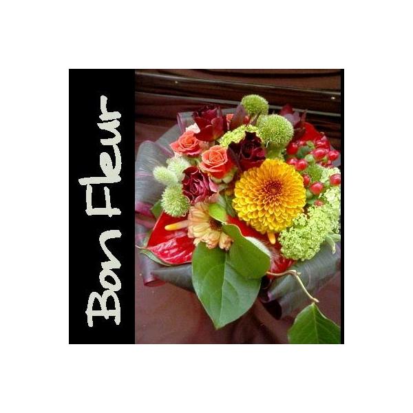 当店オリジナル ユーロピアンスタイルのブーケ風 花束です。成人式やお祝いのプレゼントに最適な花束です。いつもの花束 プレゼントに飽きた方、人とは違った花束 プレゼントを贈りたい方にぴったりです。丈を短くしてある花束 プレゼントなので、ほどか...