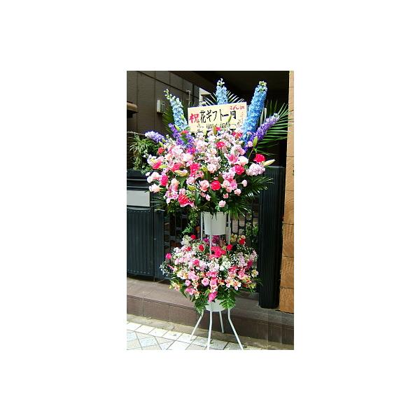 母の日分　完売のお祝いや母の日分　完売、出産、昇進、移転のお祝いなどにお使い頂けるスタンド花です。お花はご用途に合わせてお作り致しますので、デザイナーにおまかせ下さい。（商品写真はイメージです。季節やご用途で変わります。）（スタンド部分は写...