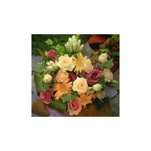 最短即日発送 成人式　プレゼント お祝い人気ランキング上位獲得 フラワーギフト旬な季節のお花を使って、当店デザイナーが一つ一つお仕立て致します。成人式に最適のフラワーギフトです。いつもと違った 成人式 ギフトにいかがでしょうか？最短即日発送...