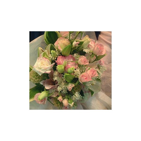 最短即日発送 成人式　プレゼント お祝い人気ランキング上位獲得 フラワーギフト旬な季節のお花を使って、当店デザイナーが一つ一つお仕立て致します。成人式に最適のフラワーギフトです。いつもと違った 成人式 ギフトにいかがでしょうか？最短即日発送...