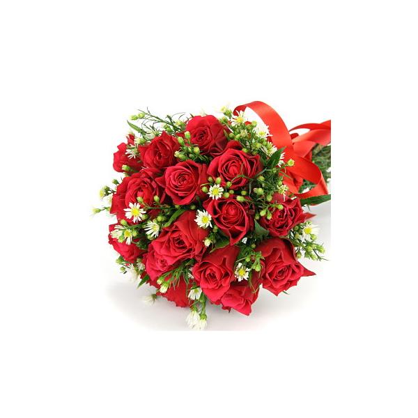 プレゼントの定番　赤バラの花束！！プレゼント用にラッピングしてお届けいたします。結婚記念日、お盆　お供え、敬老の日、各種お祝いに！！当店の精鋭デザイナーが１つ１つ用途にあわせてデザイン致します。花束　プレゼントに最適です。お盆　お供え、お祝...