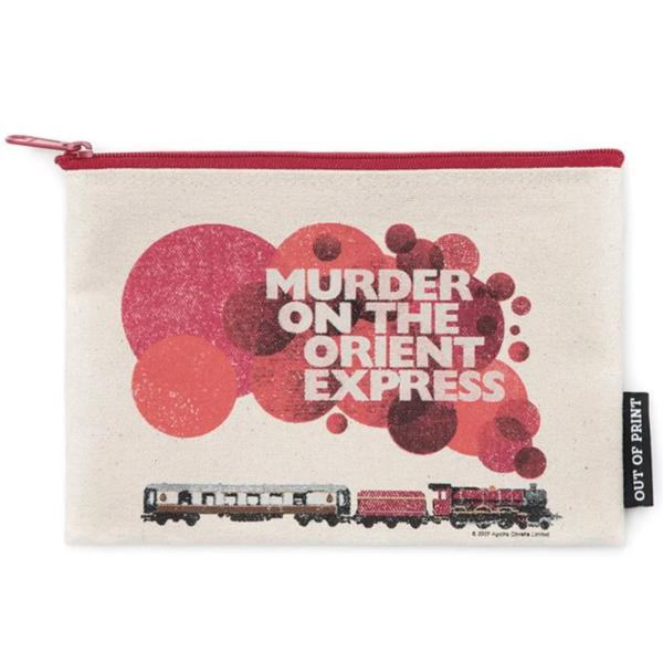 【3営業日以内に発送予定】サイズ：150 x 230 mm● アガサ・クリスティの代表作『オリエント急行殺人事件』のカバーデザイン（2007年版）を採用した、ミステリー好き必見のポーチです。● 文房具やガジェット、小物をスマートに収納できる...