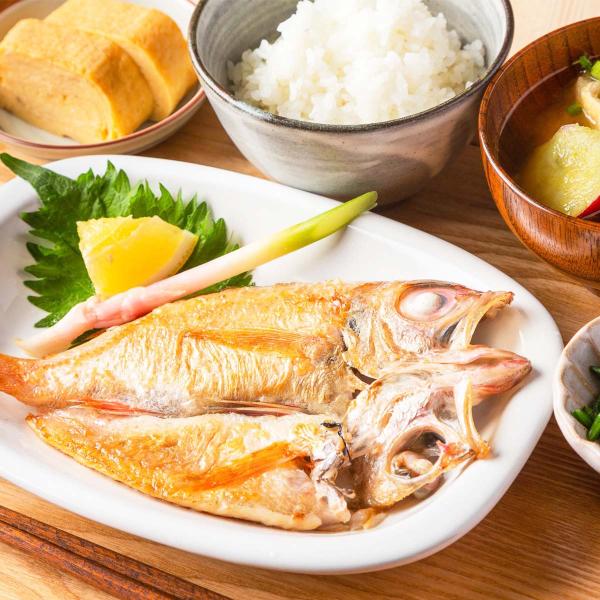 原材料:のどくろ(アカムツ)、食塩産地:日本、韓国内容量:5尾温度帯:冷凍アレルギー表示:なしメーカー名:株式会社シーライフ  島根県浜田市原井町907番地2◆商品説明◆日本海の高級魚として人気の高い「のどぐろ」の干物専門店・シーライフがお...