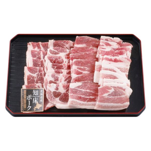 「知床ポーク・焼肉セット 700g」　知床の大自然で豚が健康に育つよう配慮されて育った「知床ポーク」。きめの細かい上質な肉質、特有の臭みも少ないのであっさりと食べやすい、旨みいっぱいの美味しい豚肉です。　G0001_26_01