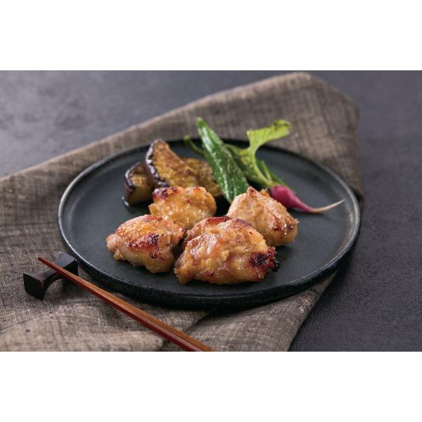 「＜徳島・マルフク＞阿波尾鶏味噌漬」　甘みとコクがあり、適度な歯ごたえの阿波尾鶏のもも肉とむね肉を徳島名産の御膳味噌をブレンドした味噌だれに漬け込みました。　G0002_25_07