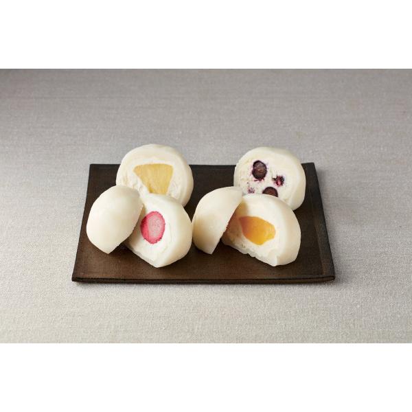 「生クリーム大福詰合せ」　とろける様なお餅になめらかな北海道産の濃厚生クリーム、中心に優しい酸味のフルーツを閉じ込めました。果実、生クリーム、お餅の絶妙なバランスをお楽しみください。　G0002_25_07