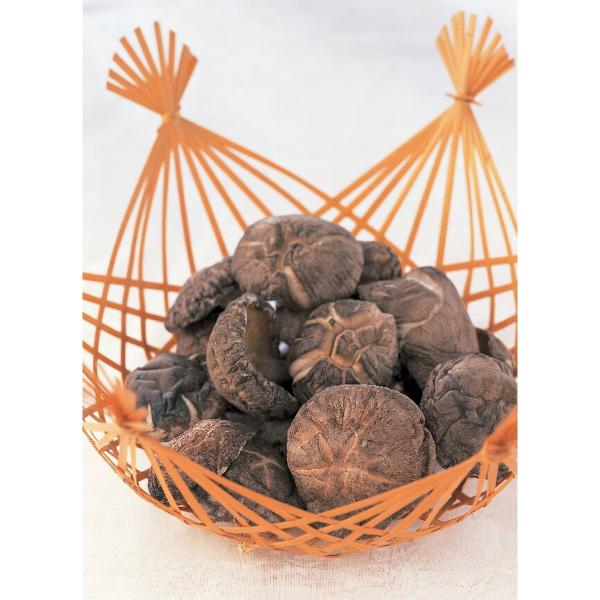 「大分県産どんこ椎茸」　風味がよく旨みのある、クヌギ原木栽培の肉厚どんこ椎茸です。　G0002_25_07