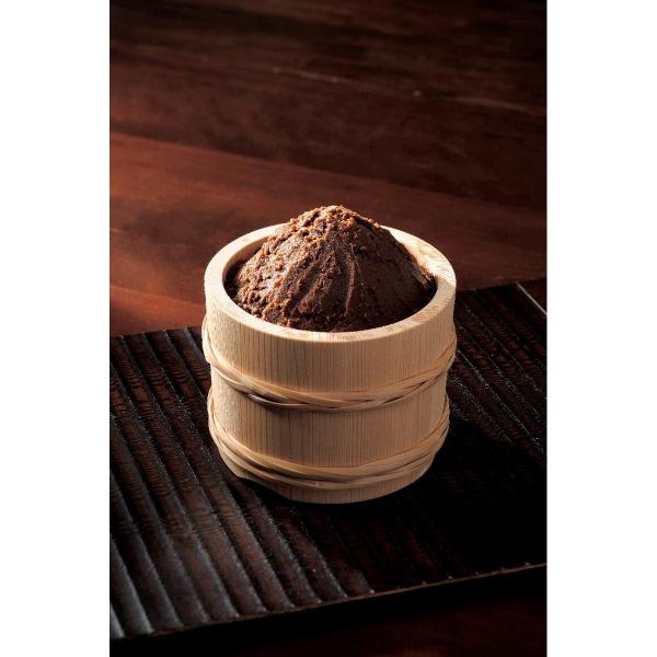 「＜長野・石井味噌＞限定醸造　三年熟成味噌・一年味噌詰合せ」　杉桶で二寒二土用を過ごし、じっくり熟成させた味噌は、酵母や乳酸菌が生きた、芳潤でコクのある味わいです。白味噌は、麹歩合を多めに仕込み一年熟成させています。柔らかな風味をお楽しみく...