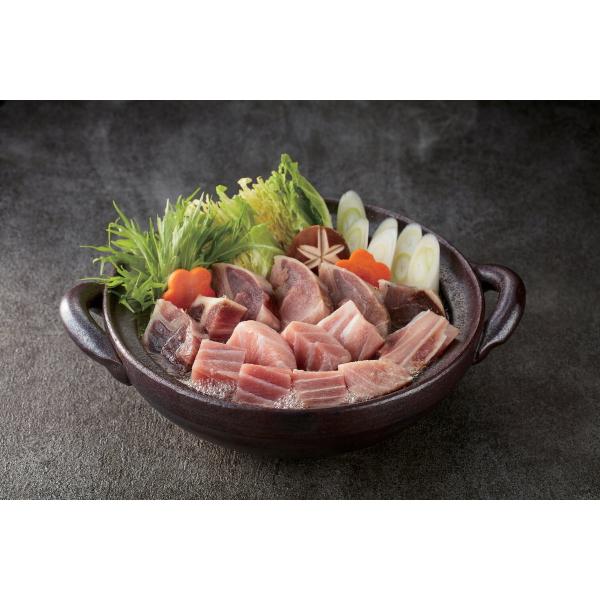 「まぐろ鍋セット（４〜６人前）」　脂ののった鮪の希少部位ハラモと骨付きリブに、鮪鍋専用の濃縮つゆをセットしました。　G0002_25_07