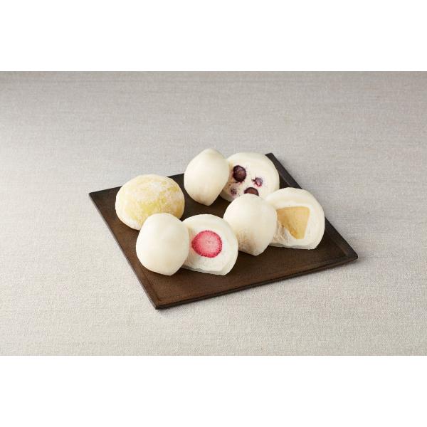「生クリーム大福・チーズクリーム大福詰合せ」　とろけるようなお餅になめらかな北海道産の濃厚生クリーム、中心に優しい酸味のフルーツを閉じ込めました。果実、生クリーム、お餅の絶妙なバランスをお楽しみください。　G0002_25_07