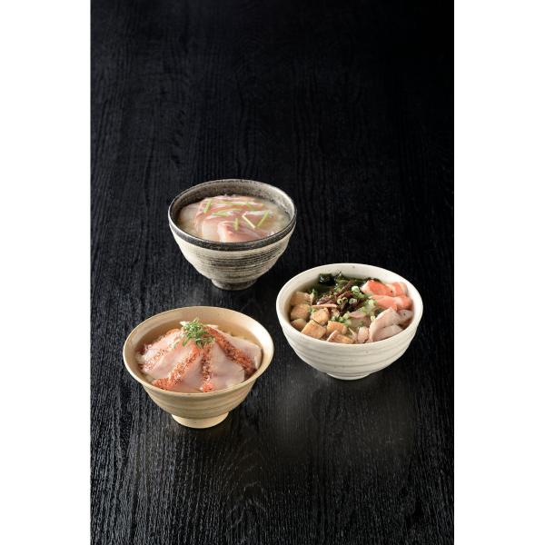 「懐石茶漬け」　白みそ仕立ての「鳴門鯛」、焼き上げた太刀魚を胡麻鰹だしで食す「太刀魚胡麻」、醤油漬けした鰹の「鰹醤油」、金目鯛を炙った「炙り金目鯛」、天然の海藻、鯛、鱧、海老を使った「海鮮茶漬け」の詰合わせ。国産魚介の贅沢茶漬けです。　G0...