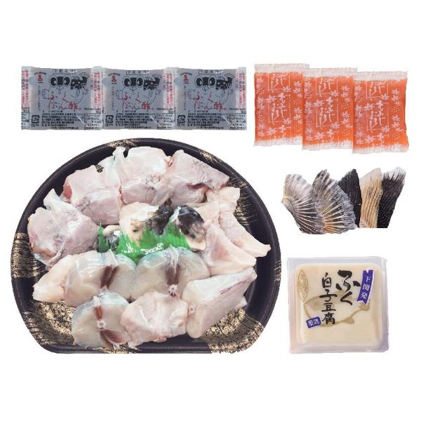 「とらふぐちり鍋」　とらふぐのアラと身を豪快にブツ切りにし、鍋用にしました。残ったス−プで味わう、ふぐ雑炊もお楽しみください。　G0002_25_07