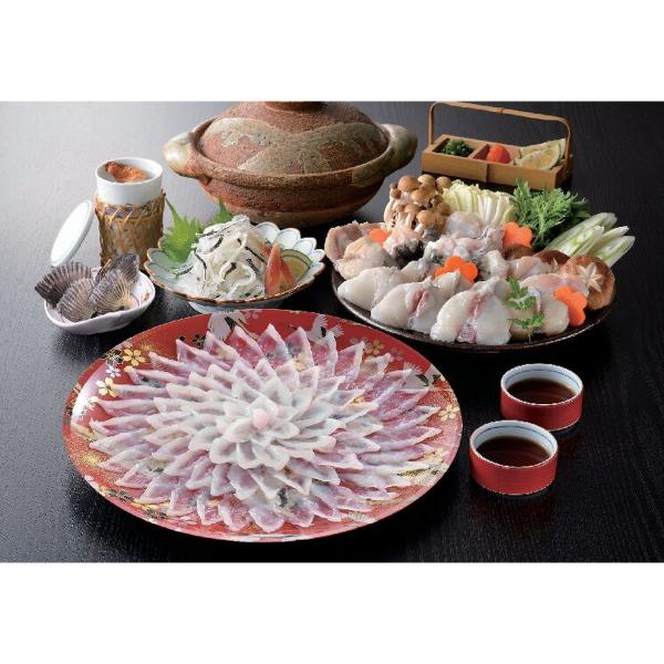 「とらふぐ料理セット」　とらふぐを素早くさばき、お刺身と鍋用にとらふぐちりを詰合わせました。とらふぐ料理をご家庭でお楽しみください。　G0002_25_07