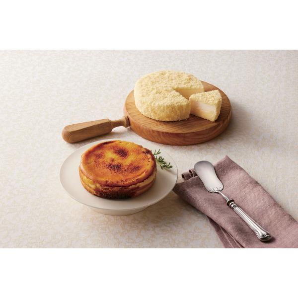 「ネージュフロマージュ＆Theプレミアムケーキセット」　自家製クリームチーズを使用し、プリン風味のチーズケーキをキャラメリゼしたブリュレ風チーズケーキと、チーズケーキにチーズムースを重ね、スポンジクラムをまぶしたフロマージュのセットです。　...