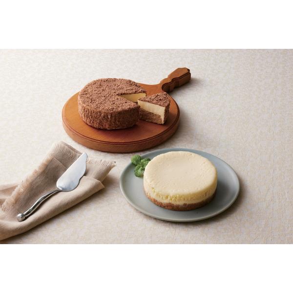 「ネージュフロマージュ＆Theプレミアムケーキセット」　自家製クリームチーズを使用したニューヨークタイプのチーズケーキと、ココア風味のチーズケーキとチーズムースを重ね、スポンジクラムをまぶしたフロマージュのセットです。　G0002_26_01