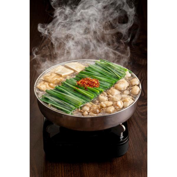 「［博多もつ鍋おおやま］しょうゆ味（２人前）」　博多もつ鍋といえばおおやま。 博多のもつ鍋専門店売上NO1※で全国に29店舗を展開する人気店です。こだわりのもつは九州産を中心に国産牛を使用し、口に入れるサイズまでこだわったプリプリの食感を堪...