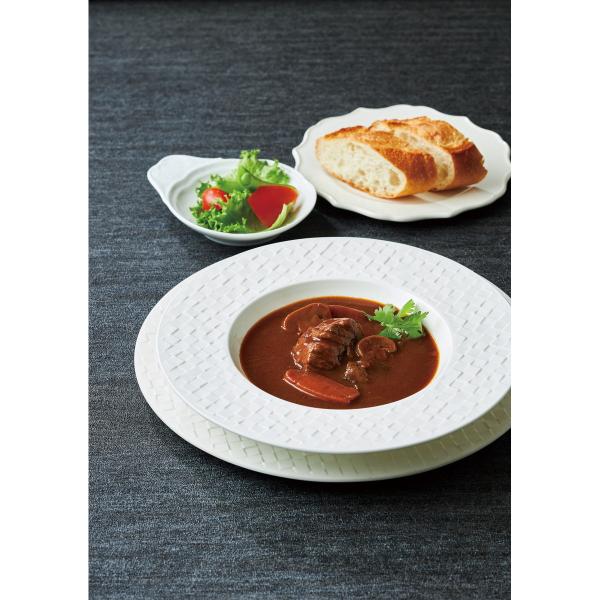 ［福島県　大玉村　あだたら酵母和牛のシチュー］　日本酒の酵母を使った飼料で育てられた「あだたら酵母和牛」は、柔らかな肉質が特長。この牛肉を使い、ビーフシチューに仕立てました。　G0100_25_05