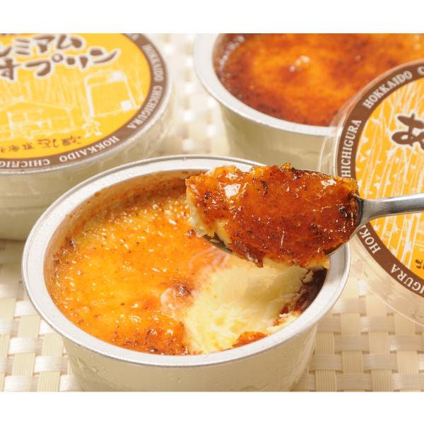 北海道産生乳でつくった「北海道プレミアムあいすプリン」です。凍ったままだとアイス、解凍するとプリン、お好みでお召し上がりいただけます。濃厚な自家製クリームチーズの風味、こんがり焦がし風味のキャラメリゼの香ばしさが口いっぱいに広がる北海道のご...