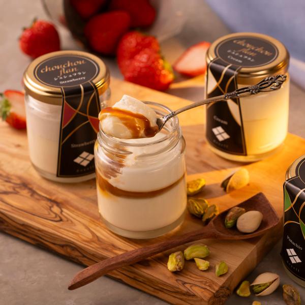 「doyell 夕暮れのchouchou flan プリン ギフトセット」は、なめらかな食感、卵のコクとミルクのやさしい甘さにこだわったプリンにそれぞれ異なる4種類のクリームをトッピングした、doyell（ドゥエール）のパティシエ渾身の自信...