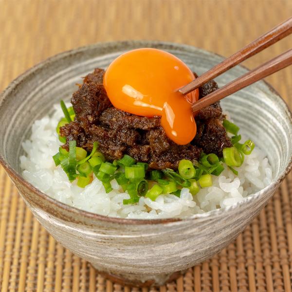 【TVで話題！テレビ朝日系「マツコ＆有吉　かりそめ天国」全国ご当地ご飯のお供選手権で紹介されました！】小さくカットした牛タンをじっくり甘辛く煮込み、自社で調合したゴマ油ベースの食油に唐辛子、にんにく、牛タンエキス等をしっかりとなじませた調味...