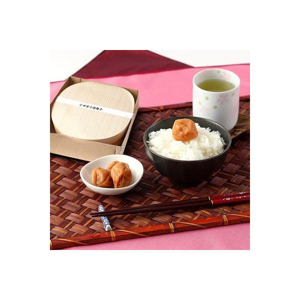 【最高品質の「十郎梅」を使用　創業170年の伝統と職人の技が作り上げた梅干しの極み】梅の名所、小田原で最もおいしいと言われている「十郎梅」は、実が大きく肉質がなめらかで種が小さく、梅干し用品種の最高峰とされるこの梅を使用し、一粒一粒丹念に作...