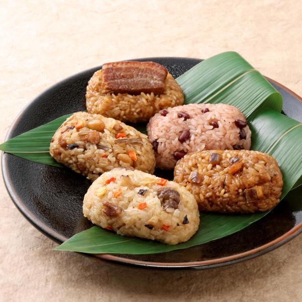 九州産のもち米を使用した「竹千寿 笹ちまき 詰め合わせ 食べ比べセット」です。中華ちまき、鶏ごぼうちまき、穴子ちまき、赤飯、豚角煮ちまきを詰め合わせました。電子レンジで温めるだけの簡単調理で、おにぎりのように手軽にお召し上がりいただけます。...