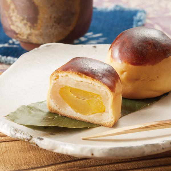 「とんど栗」は備後福山藩献上菓 白小豆あんの焼き饅頭「とんど饅頭」の栗入りです。時は元和6年(1620年)福山城築城の折、初代福山藩主「水野勝成公」に献上したお菓子をいたく賞揚され、「左義長(とんど)」の銘を頂きました。以来、藩の御用菓子司...