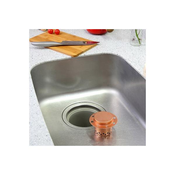 【置くだけで排水口の除菌・脱臭！純度99.9%の銅イオンの力。】夏になると気になる、排水口の異臭。この異臭は臭気止めトラップを変えるだけで、スッキリとなくなります！その秘密は99.9%の純度を誇る銅の力。銅には、水に触れると除菌・脱臭効果の...